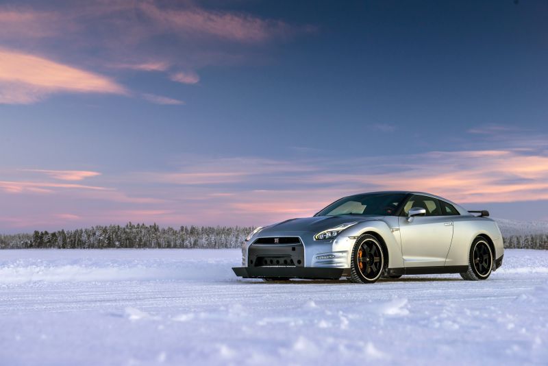 Nissan GT-R (facelift 2011) 3.8 V6 (550 Hp) 4WD Automatic